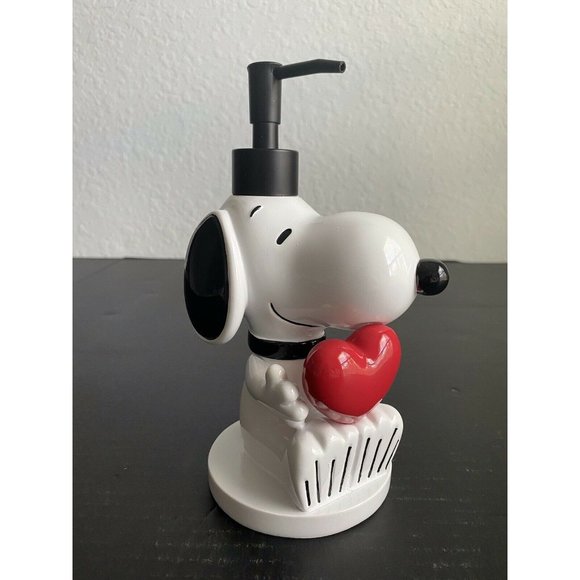 Jay Franco & Sons | Bath | Peanuts Snoopy Hugging Heart Love Soap ...